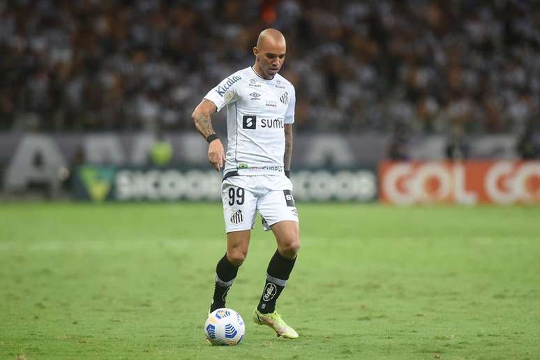 Atacante Diego Tardelli anuncia aposentadoria