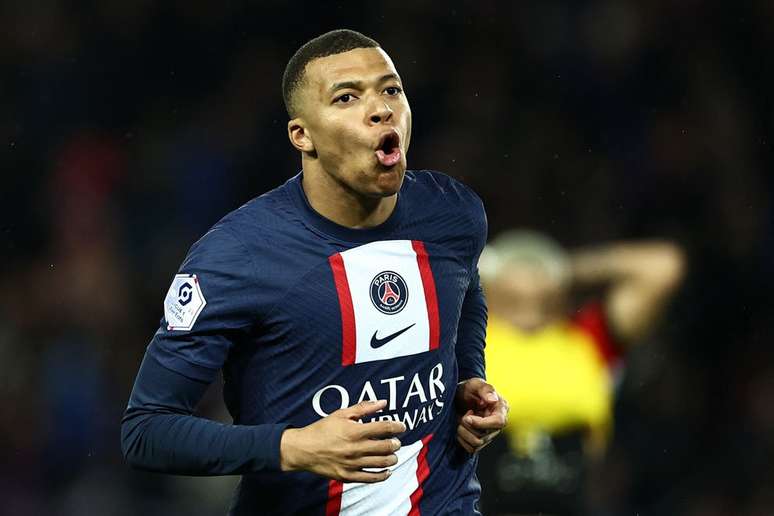 'Nunca discuti renovação com o PSG', diz Mbappé