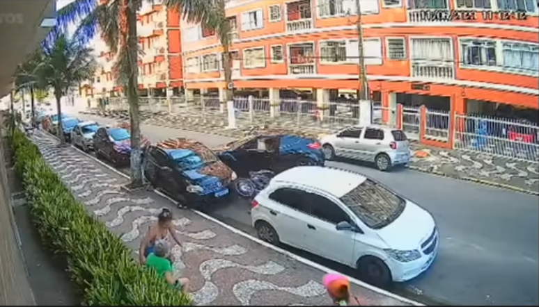 Motorista Persegue E Atropela Homens Após Ter óculos De Sol Furtado No
