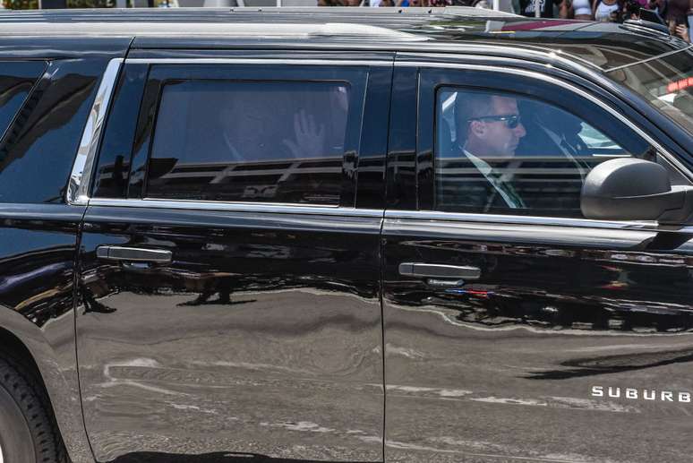 Donald Trump se entrega à Justiça em Miami e declara inocência