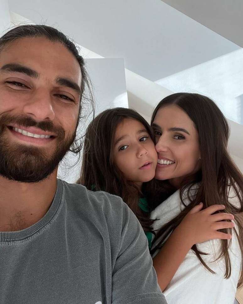 Deborah Secco revela diagnóstico de doença sem cura que acomete toda a ...