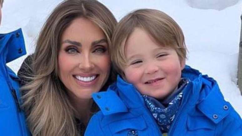 Anahí encanta seus seguidores após celebrar a formatura de seu caçula