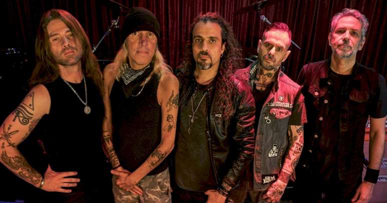 Viper divulga clipe frenético de 'The Android'