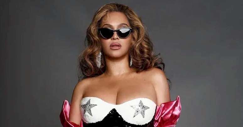 Beyoncé surge irritada com equipe durante show na Holanda