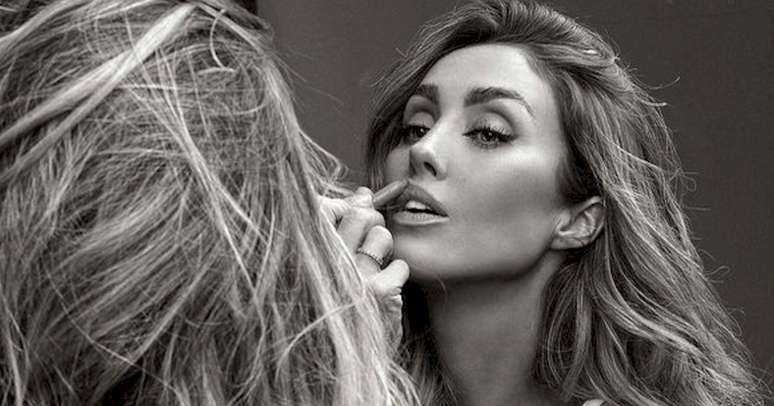 Anahí sofre perfuração nos tímpanos ao testar fones para tour do RBD