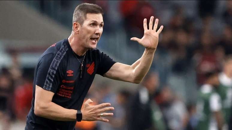 Torcedores do Santos desaprovam anúncio de Paulo Turra nas redes sociais