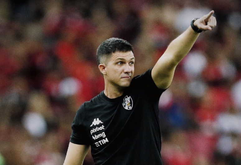 Vasco oficializa saída de Maurício Barbieri e confirma interino