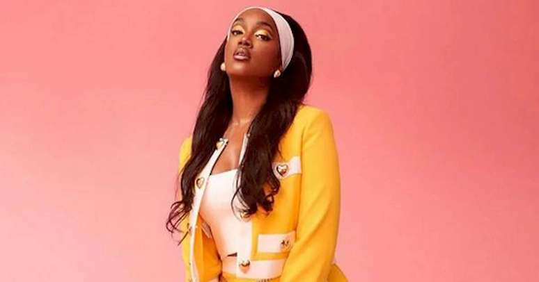 IZA compartilha ensaio fotográfico para a capa de seu segundo disco