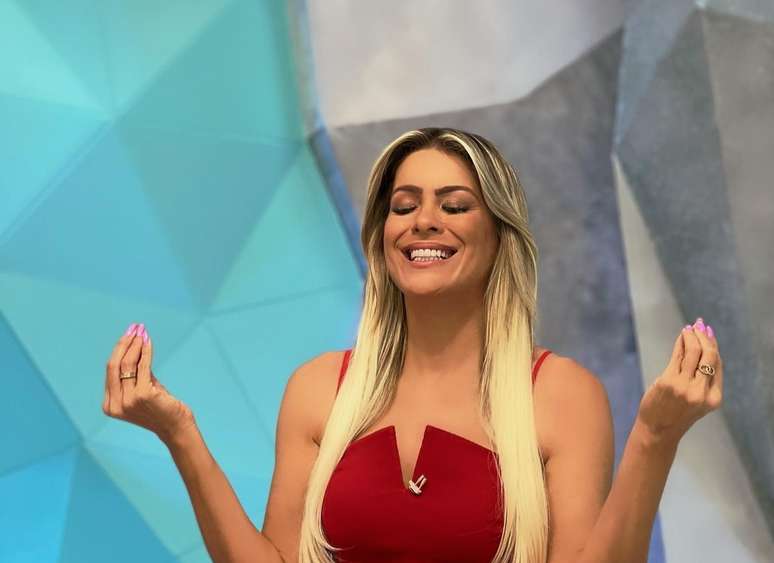 Renata Fan provoca Denilson sobre dívida de Belo; assista