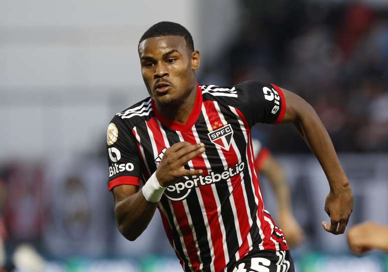 Nathan perde mãe e vira dúvida para o clássico de domingo