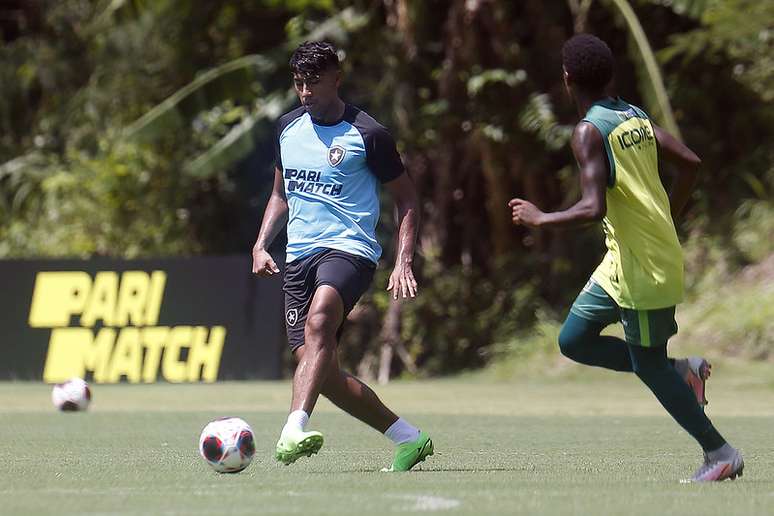 Luis Segovia deve trocar o Botafogo pelo futebol belga Luis Segovia deve trocar o Botafogo pelo futebol belga