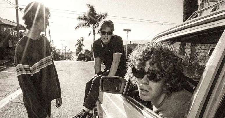 Indicada por Elton John, banda Almost Monday lança o single 'Life Goes By'