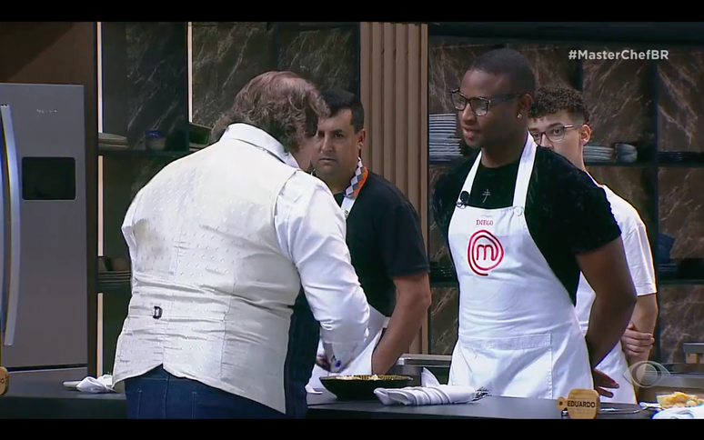 Sotaque de Jacquin confunde participante do MasterChef e causa saia-justa