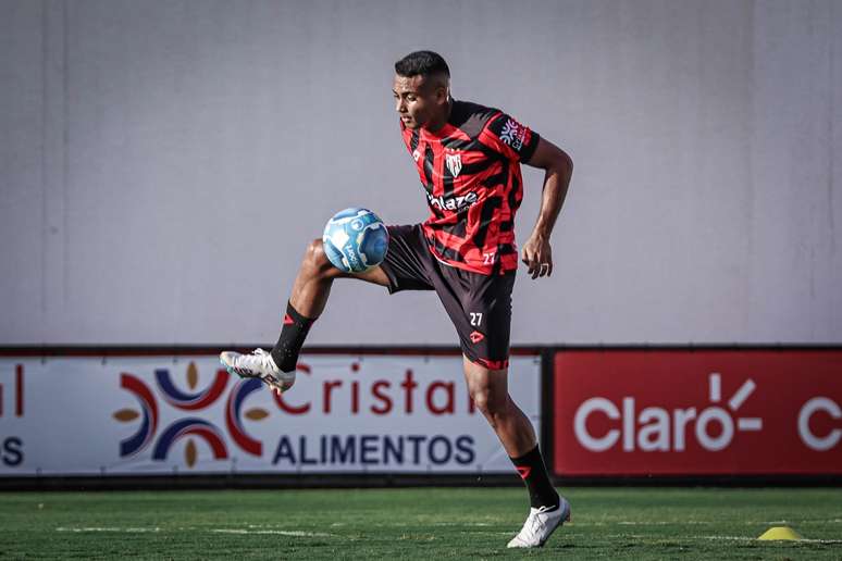 Airton lidera assistências e ajuda Atlético-GO em gols decisivos na Série B