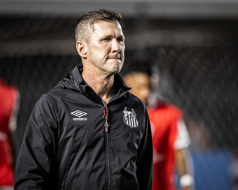 Super clássico dos anos 60, Botafogo e Santos invertem papéis recentes