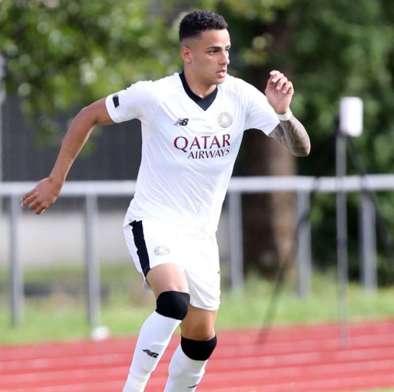 Atacante Giovani, ex-Palmeiras, sofre lesão grave e está fora da temporada