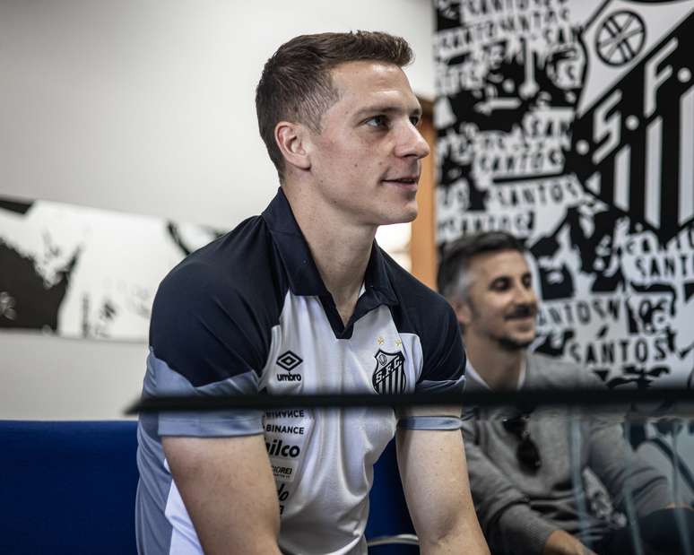 Santos contratou Julio Furch com ajuda de plataforma digital