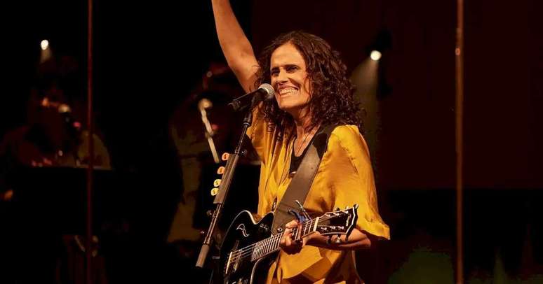 Zélia Duncan estreia o show 'Sem Tirar Os Olhos do Mundo' no Rio