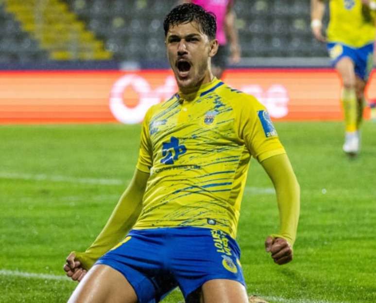 Santos chega a acordo com clube português pelo zagueiro João Basso