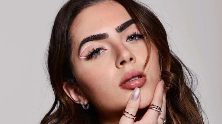 Jade Picon desfila por Los Angeles com look caríssimo e ostenta bolsa ...