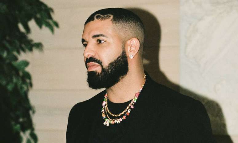 Drake finalmente abraçando a evolução da tecnologia