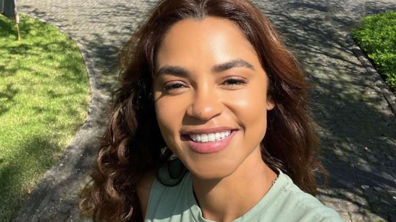 Lucy Alves coloca corpaço para jogo ao curtir férias na Itália: 'Surreal'