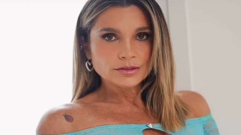 Flávia Alessandra surge com pretinho nada básico e super decotado ... Flávia Alessandra surge com pretinho nada básico e super decotado ...