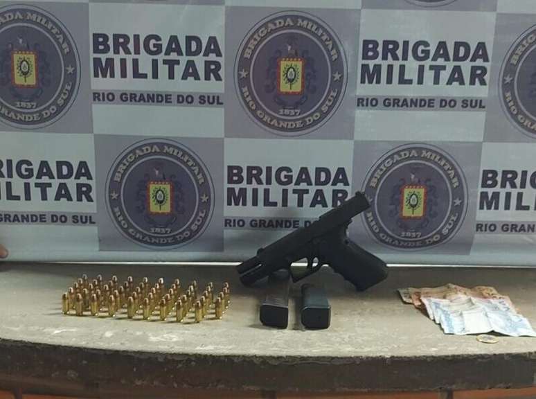 Homem é detido com uma pistola 9mm no bairro Santa Tereza