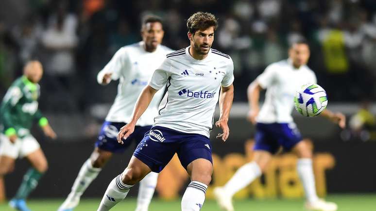 Lucas Silva se destaca se 'fixando' na equipe desde o seu retorno ao ...