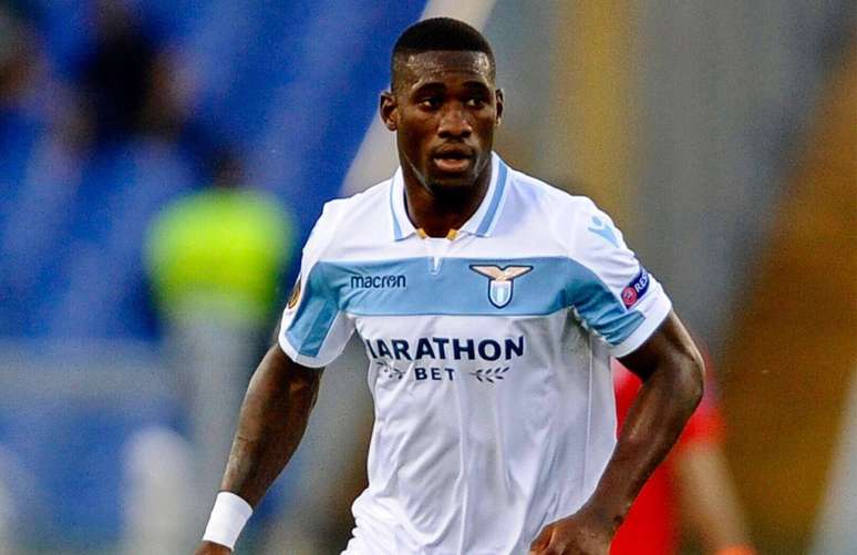 Bastos consegue visto e está próximo de ser anunciado pelo Botafogo