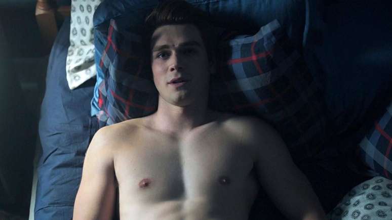 "Passei por muita m*rda por ficar sem camisa": Astros de popular série teen desabafam sobre ...