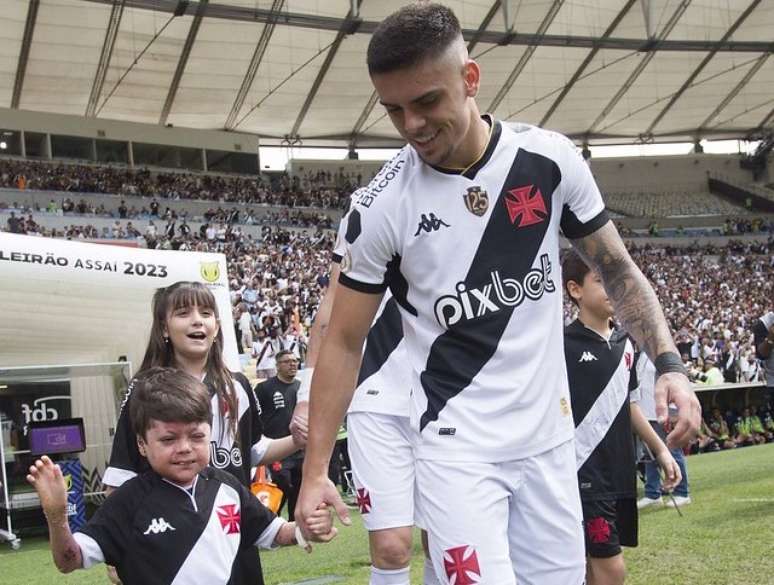 Órfão de apoio, elenco do Vasco vive êxtase com a torcida no Maracanã
