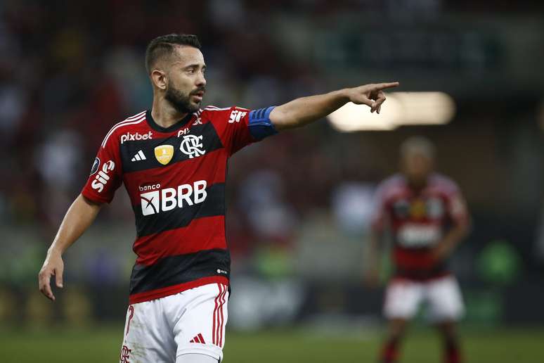 Everton Ribeiro deve ganhar nova chance como titular do Flamengo
