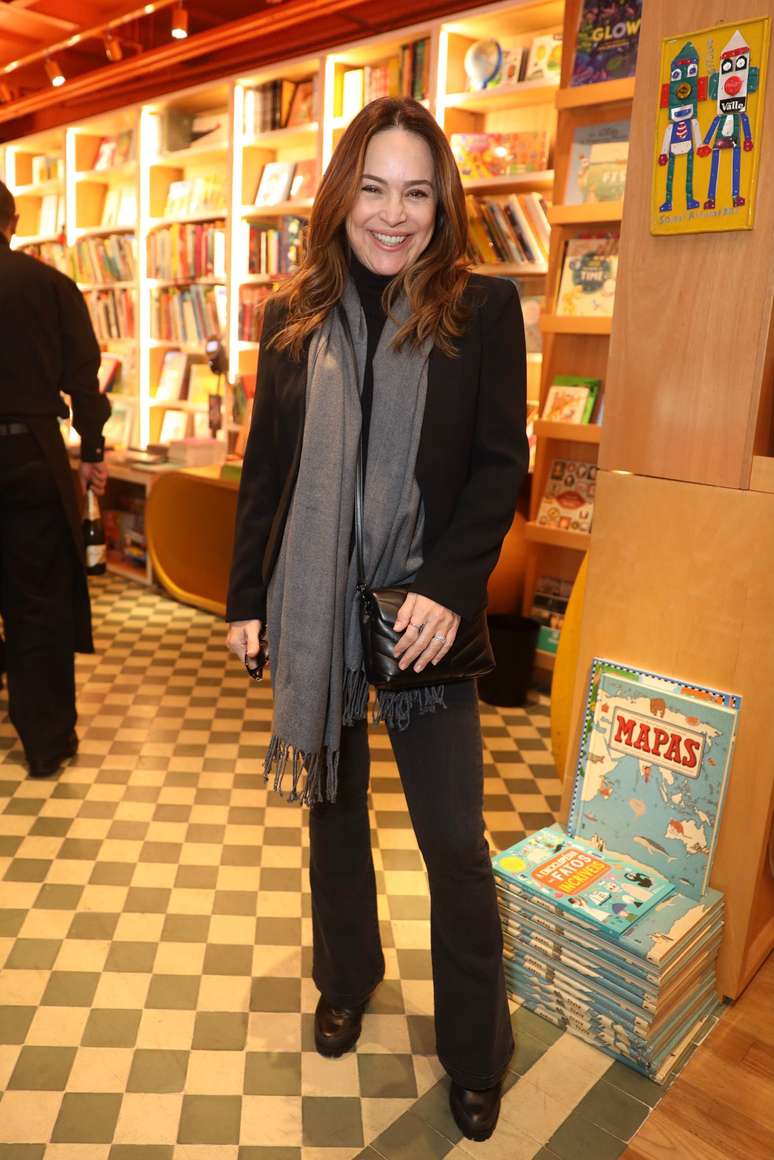 Autógrafo: Sasha usa combo ideal para o frio com a pet Bela