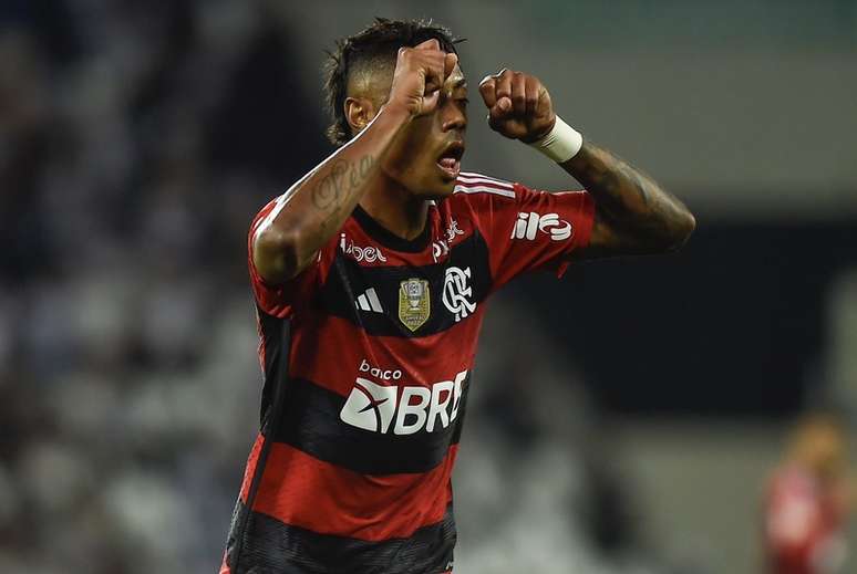 Bruno Henrique provoca com chororô e dedica a Gabigol: 'Prometi gol'