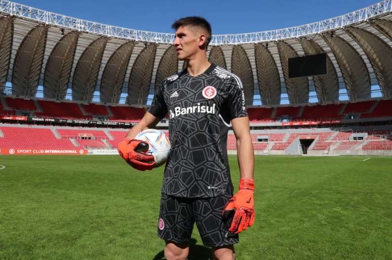 Inter destaca convocação do "paredão" Rochet para seleção uruguaia