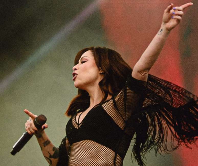 Pitty faz show icônico de rock brasileiro no The Town
