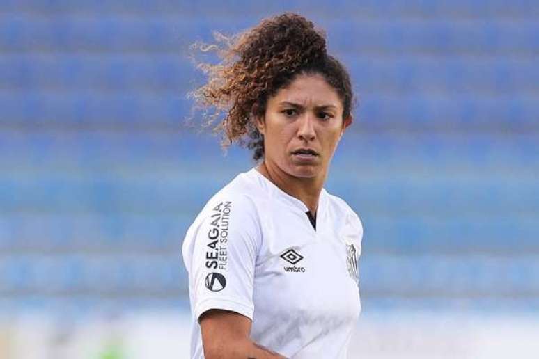 Cristiane é punida pelo Santos por vestir camisa do rival