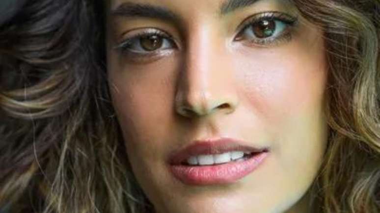 Sobrinha de Helena Ranaldi estreia como atriz profissional no teatro em ...