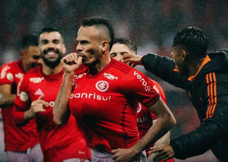 Atuações Enm Com Golaço De Renê Internacional Vence O São Paulo