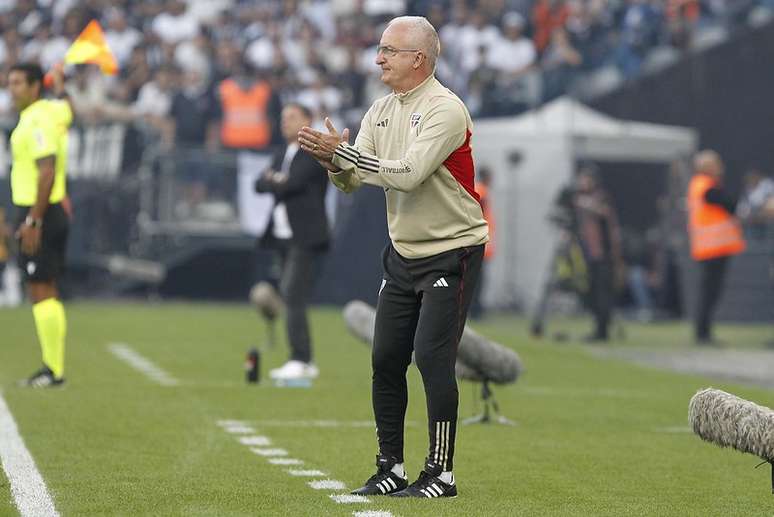 São Paulo tem bom aproveitamento em clássicos desde a chegada de Dorival