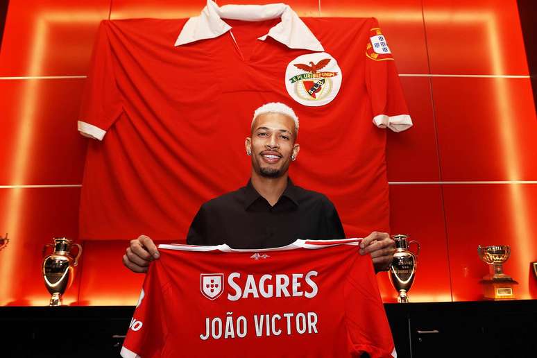 Ex-Corinthians, João Victor é afastado no Benfica por questões ...
