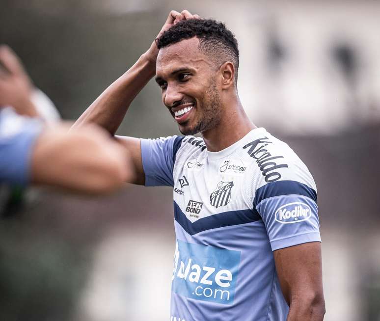 Lucas Braga valoriza sequência de vitórias e aponta como o Santos pode vencer o Palmeiras