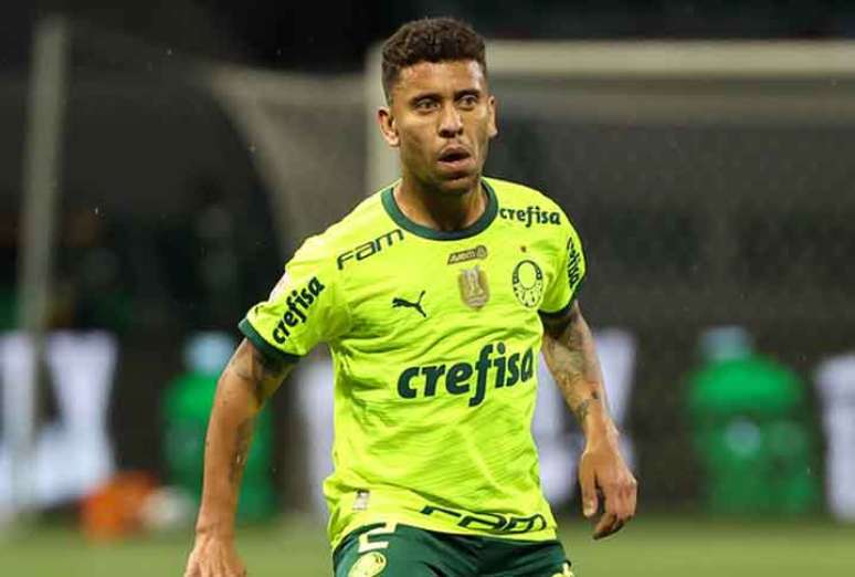 Botafogo avalia contratação de Marcos Rocha, do Palmeiras