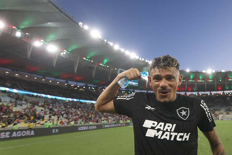 Tiquinho Soares atinge marca histórica com a camisa do Botafogo
