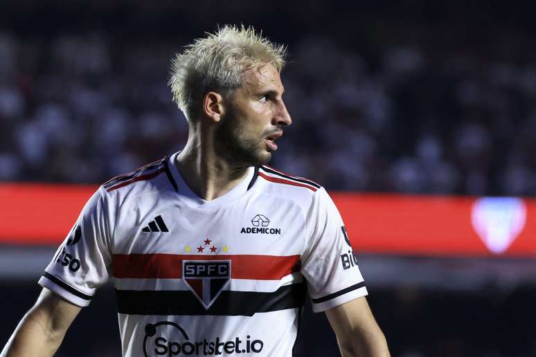 Calleri passa por cirurgia no tornozelo e não joga mais pelo São Paulo ...