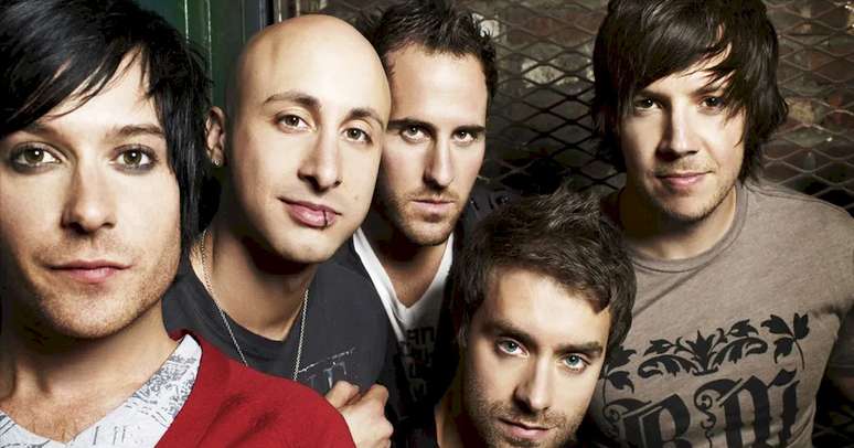 Busca por bandas emo na Deezer crescem após anúncio de festival