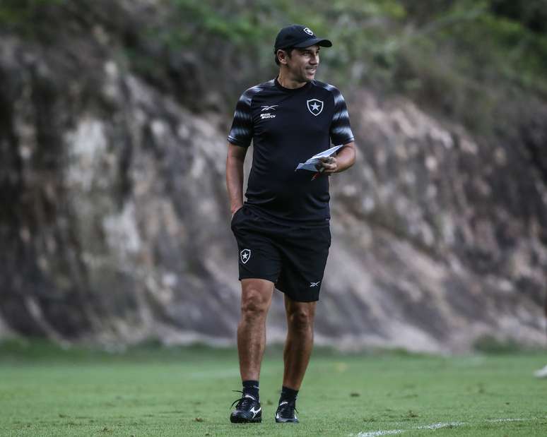 Botafogo pode ser o primeiro campeão brasileiro com quatro treinadores ...