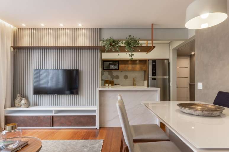 Apê de 53m² tem soluções pensadas para 3ª idade e quarto para netinha
