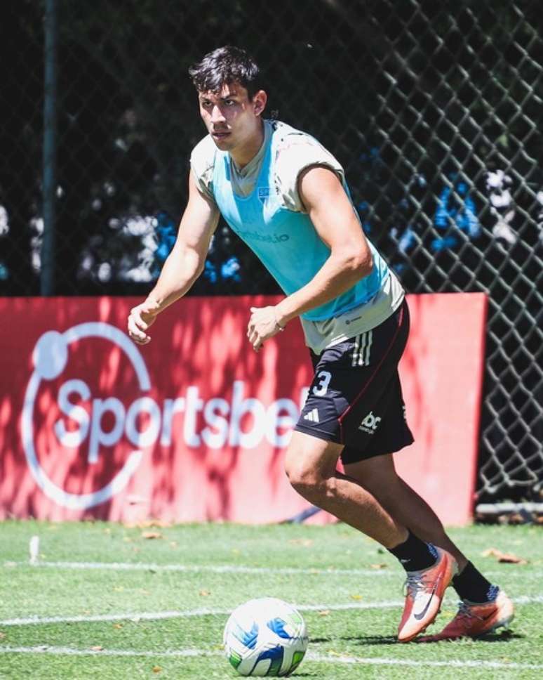 Ferraresi festeja retorno ao time depois de quase nove meses